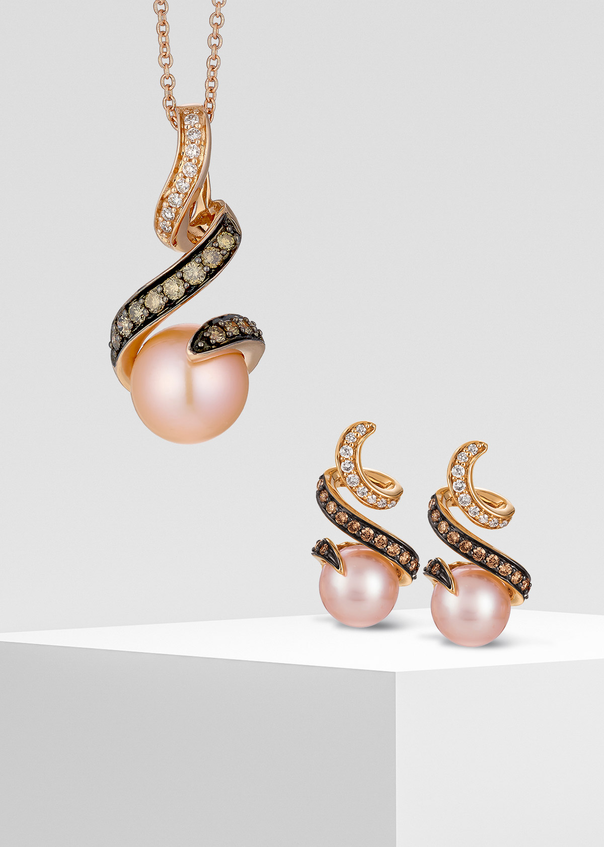 Pearl Jewellery | Where Do Pearls Come From? | Ernest Jones